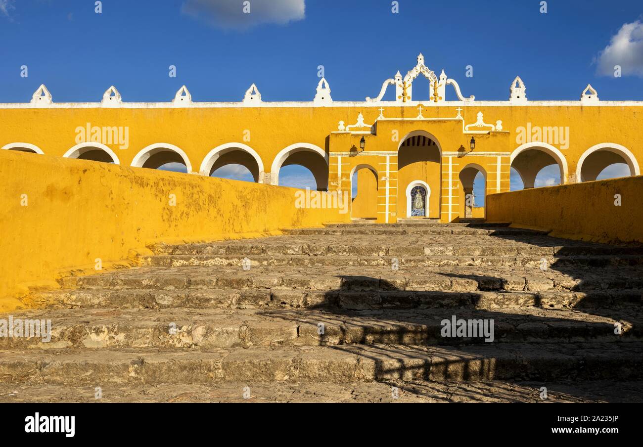 Franciscan Monastery in Izamal, Mexico Stock Photo - Alamy