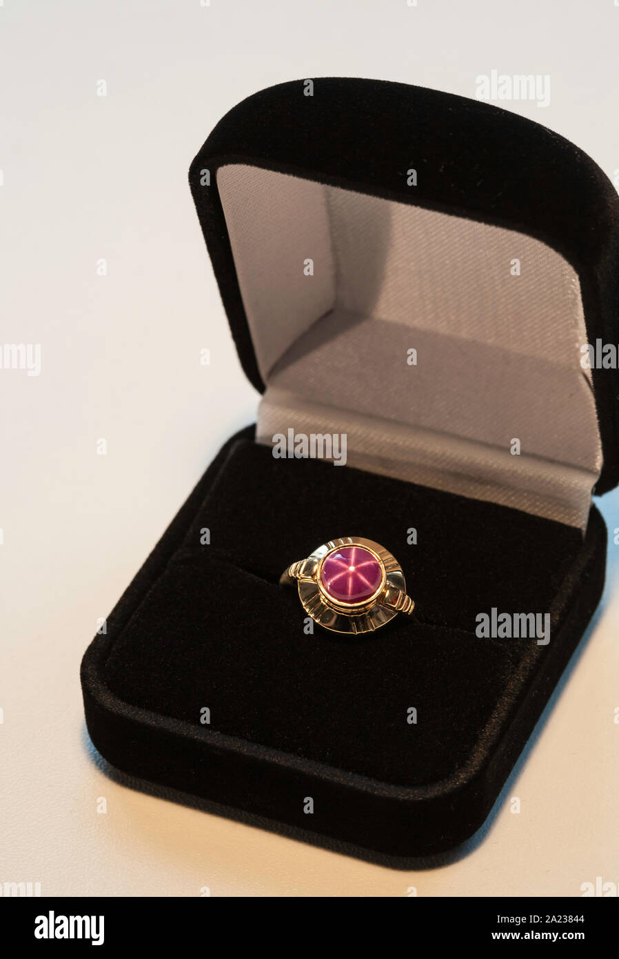 Gold ruby ring hi-res stock photography and images - Alamy