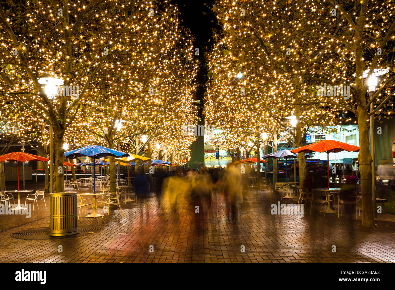 Christmas decorations at night hi-res stock photography and images - Alamy