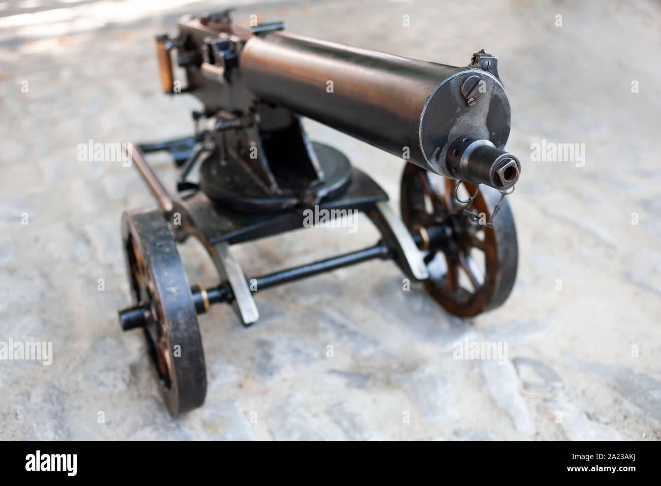 World War I Maxim gun - first recoil-operated machine gun in history ...