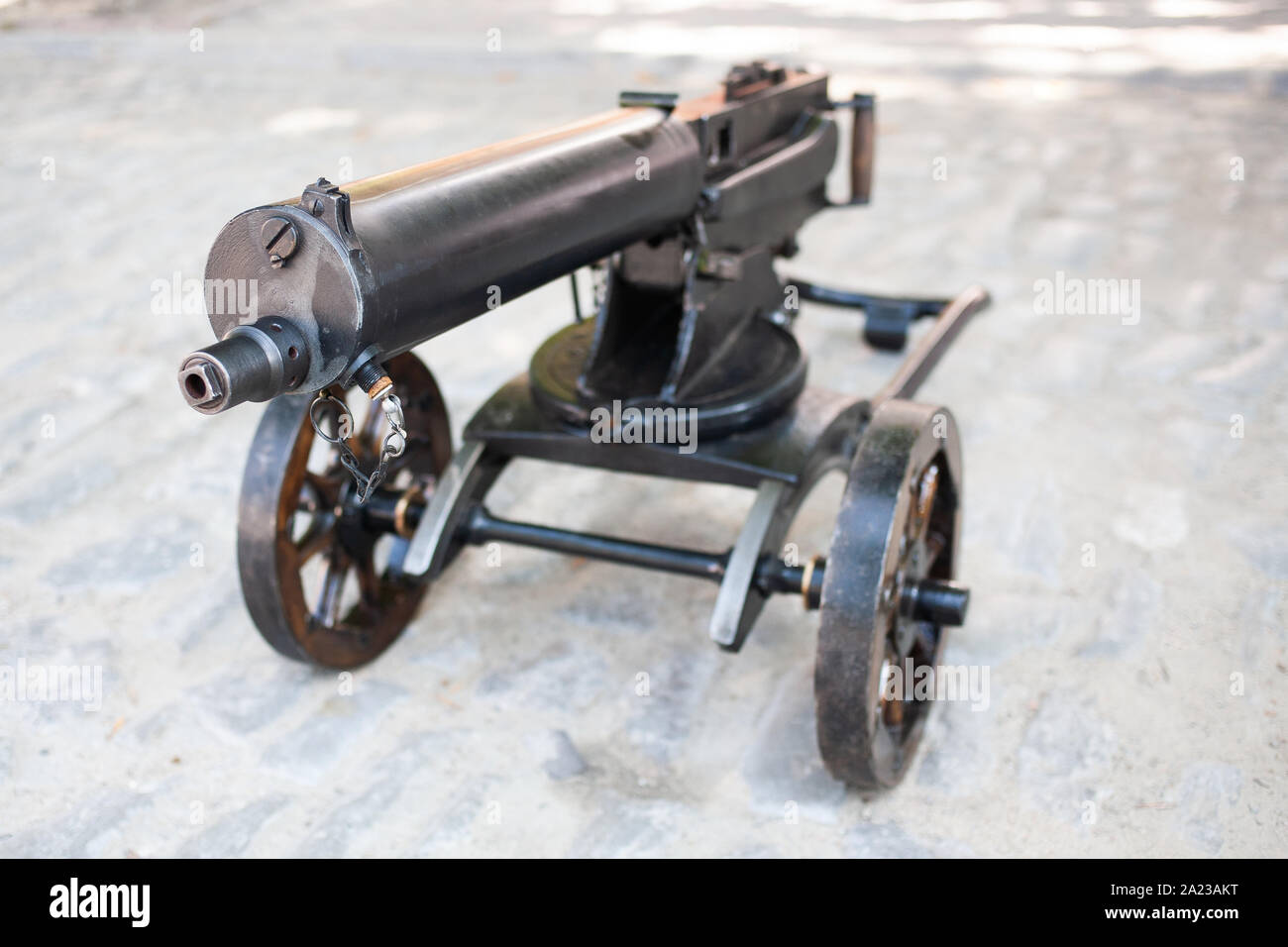 World War I Maxim gun - first recoil-operated machine gun in history ...