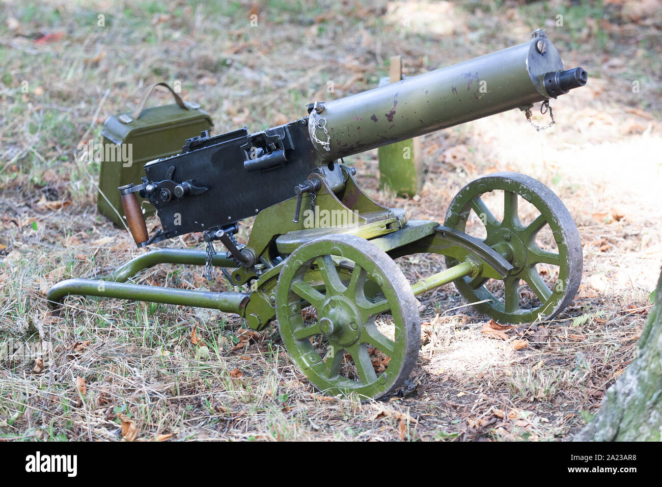 World War I Maxim gun - first recoil-operated machine gun in history ...