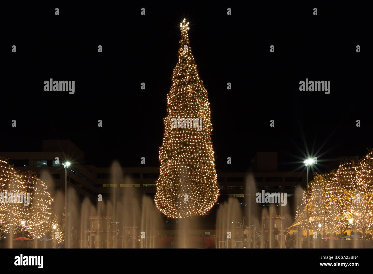 Christmas tree fountain hi-res stock photography and images - Alamy