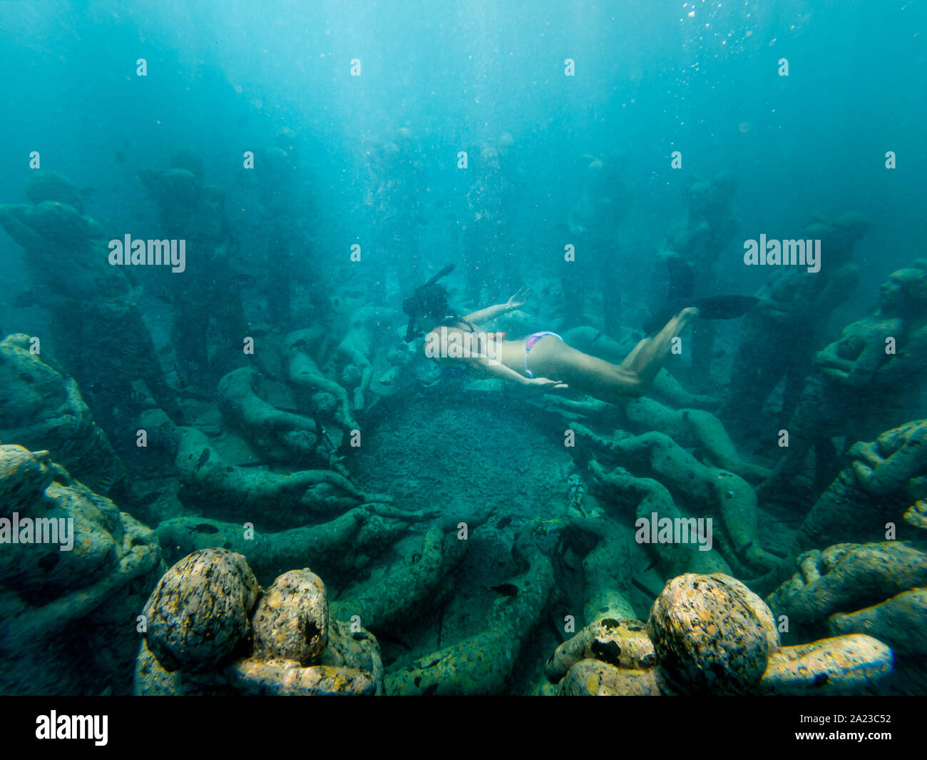 Diving sculptures hi-res stock photography and images - Alamy