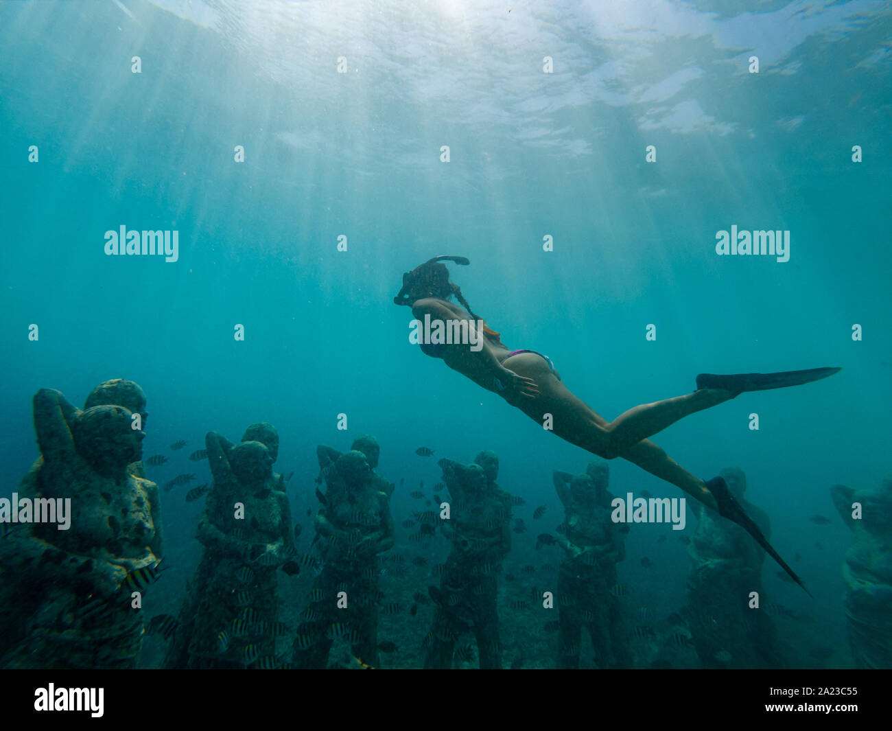Diving sculptures hi-res stock photography and images - Alamy