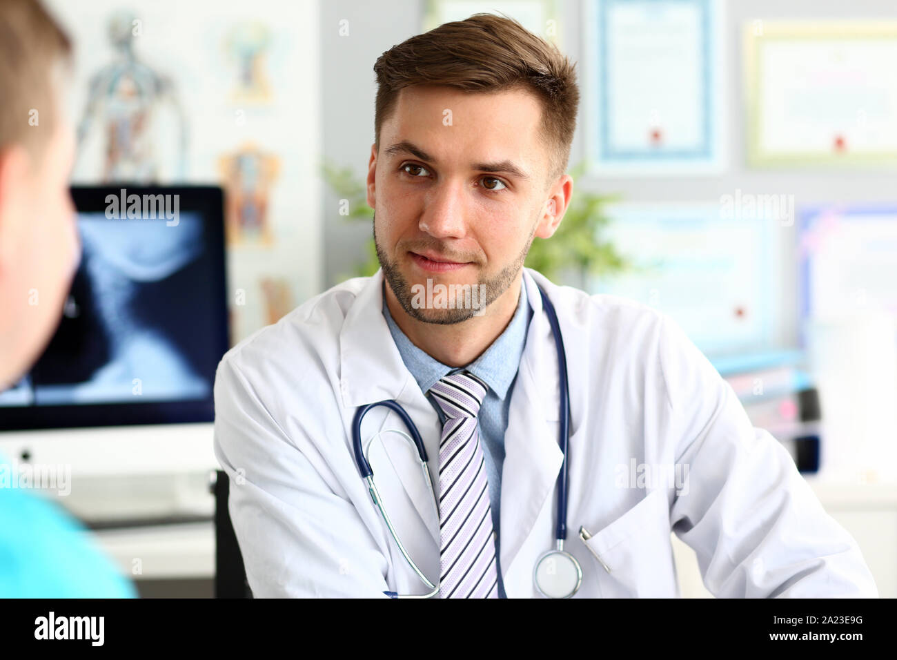 Male pediatrician talking young hi-res stock photography and images - Alamy