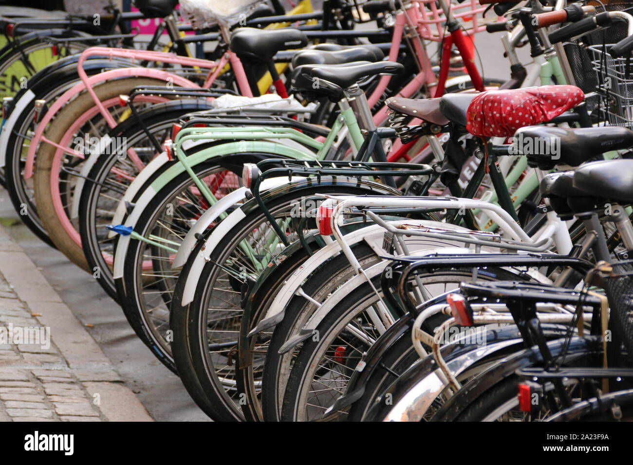 Student bicycles hi-res stock photography and images - Alamy