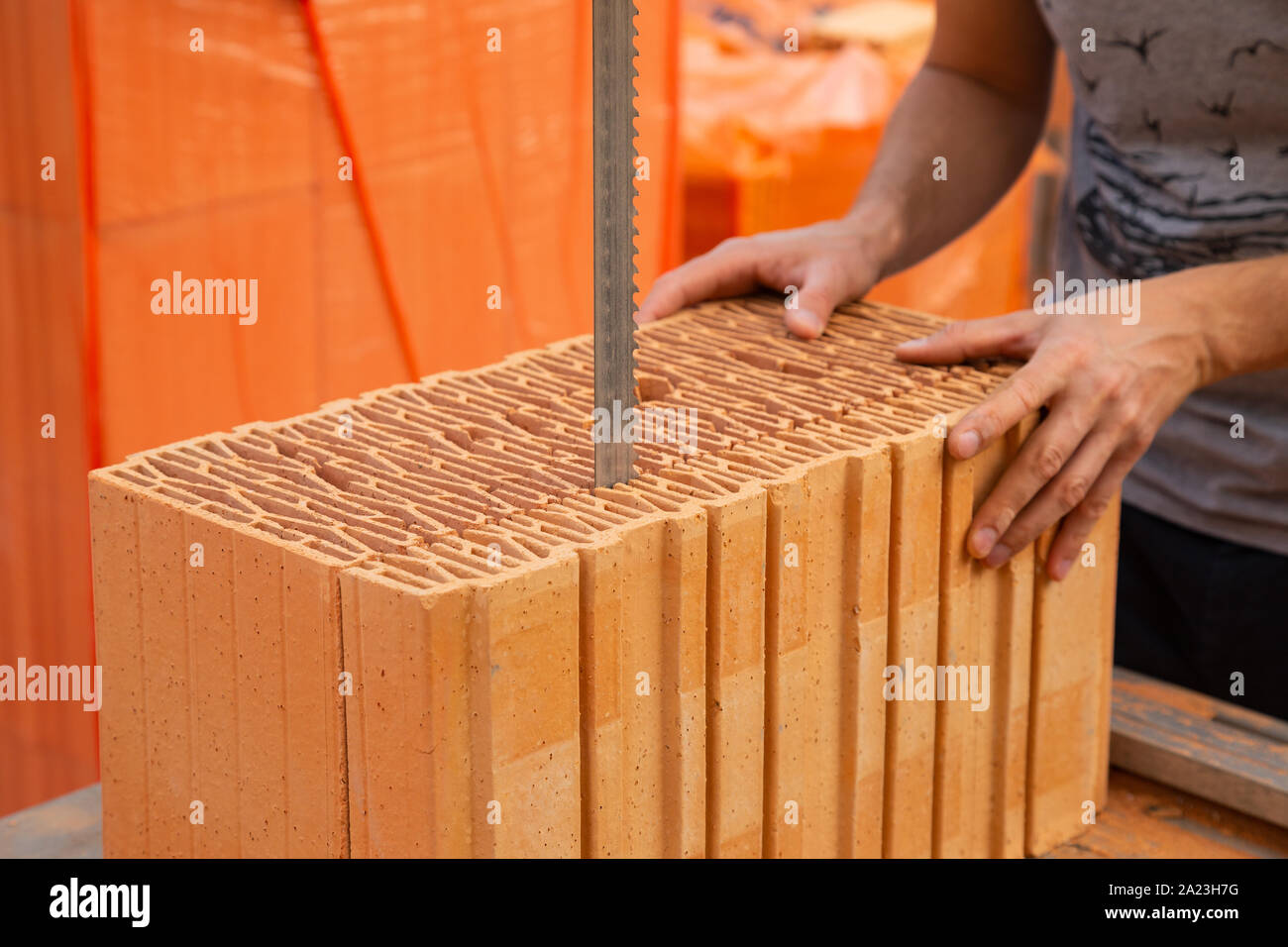 Brick cutting machine hi-res stock photography and images - Alamy