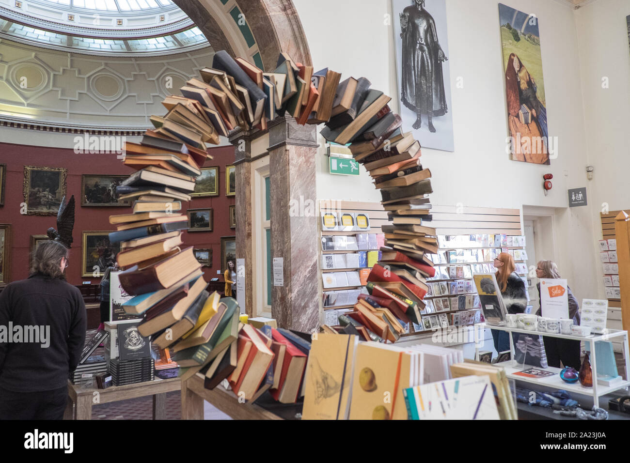 Art books gallery hi-res stock photography and images - Alamy