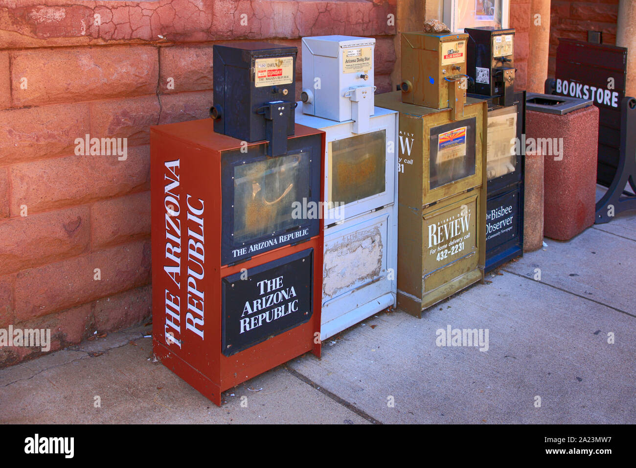 Newspaper vending machines hi-res stock photography and images - Alamy