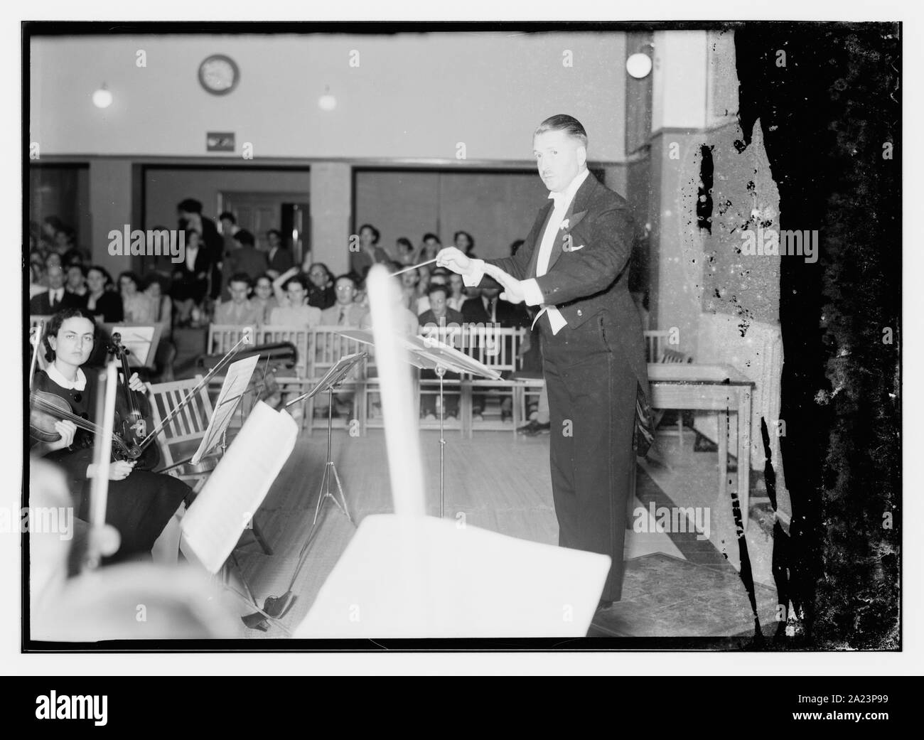 Orchestra playing music in Black and White Stock Photos & Images - Alamy