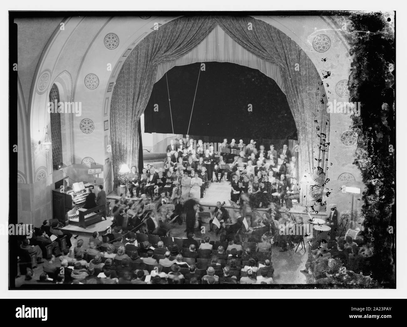 Orchestra playing music in Black and White Stock Photos & Images - Alamy