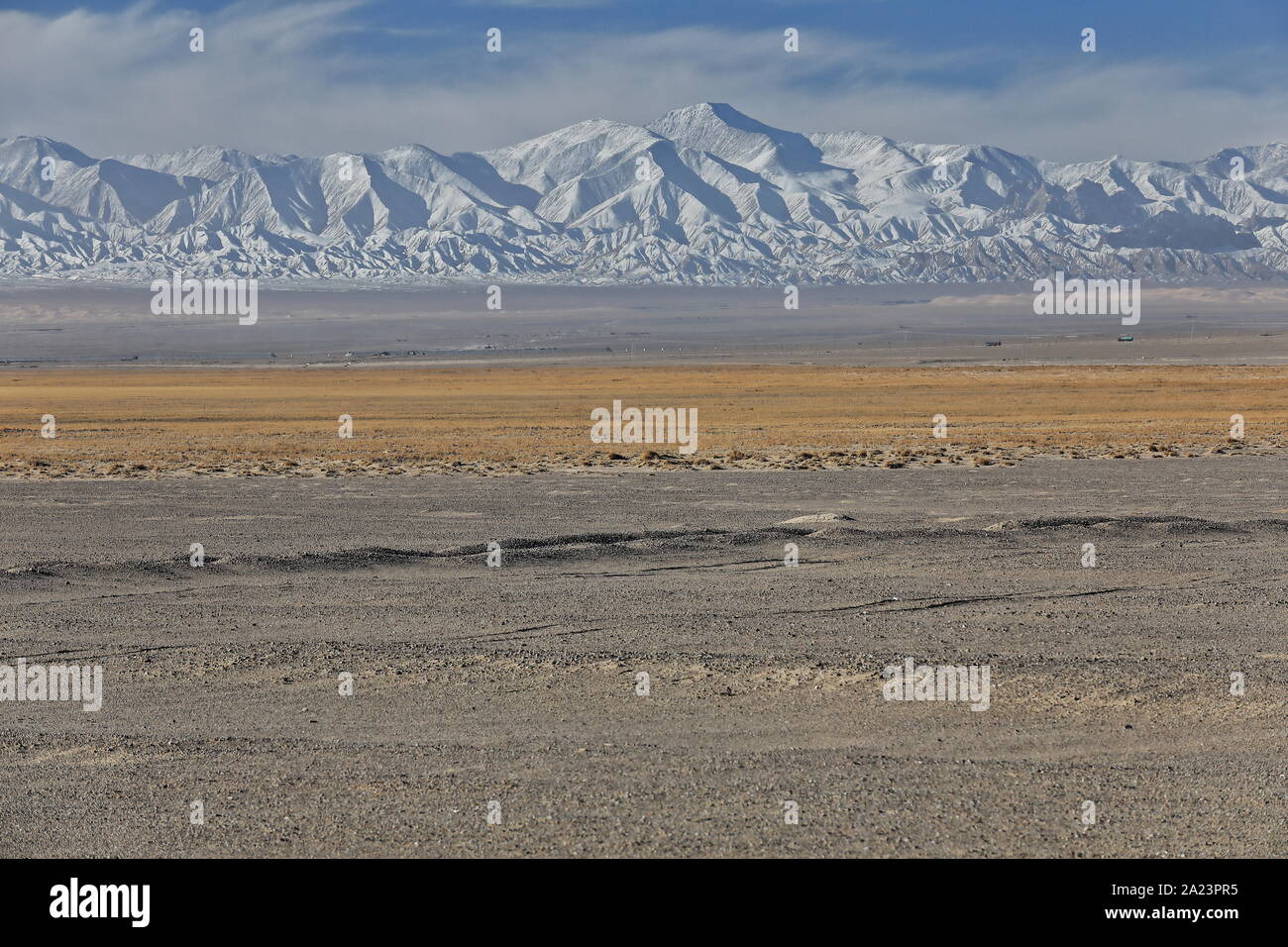 Qaidam basin landscape hi-res stock photography and images - Alamy