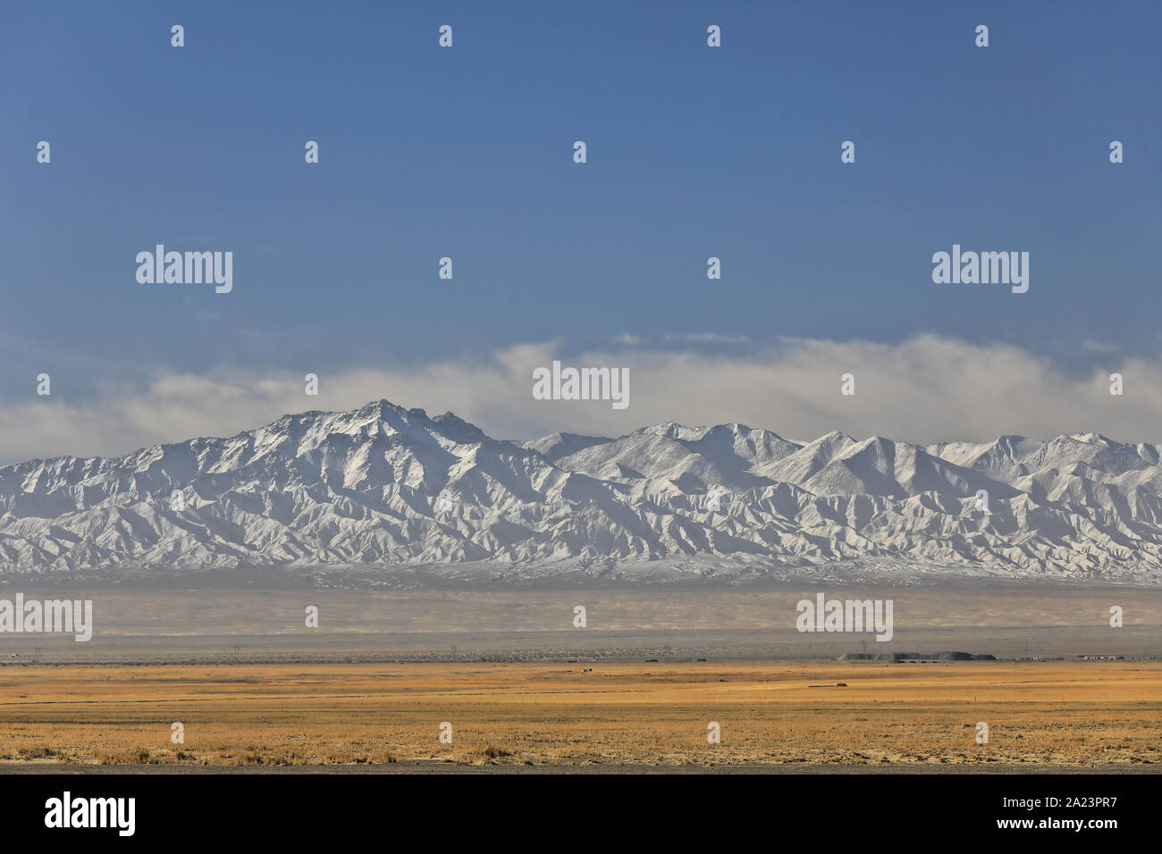 Kunlun hi-res stock photography and images - Alamy
