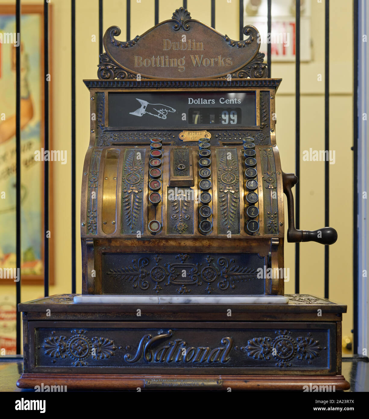 Old cash registers hi-res stock photography and images - Alamy