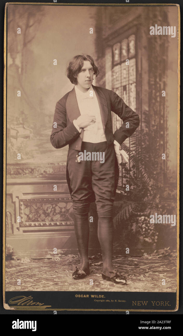 Oscar wilde portrait hi-res stock photography and images - Alamy