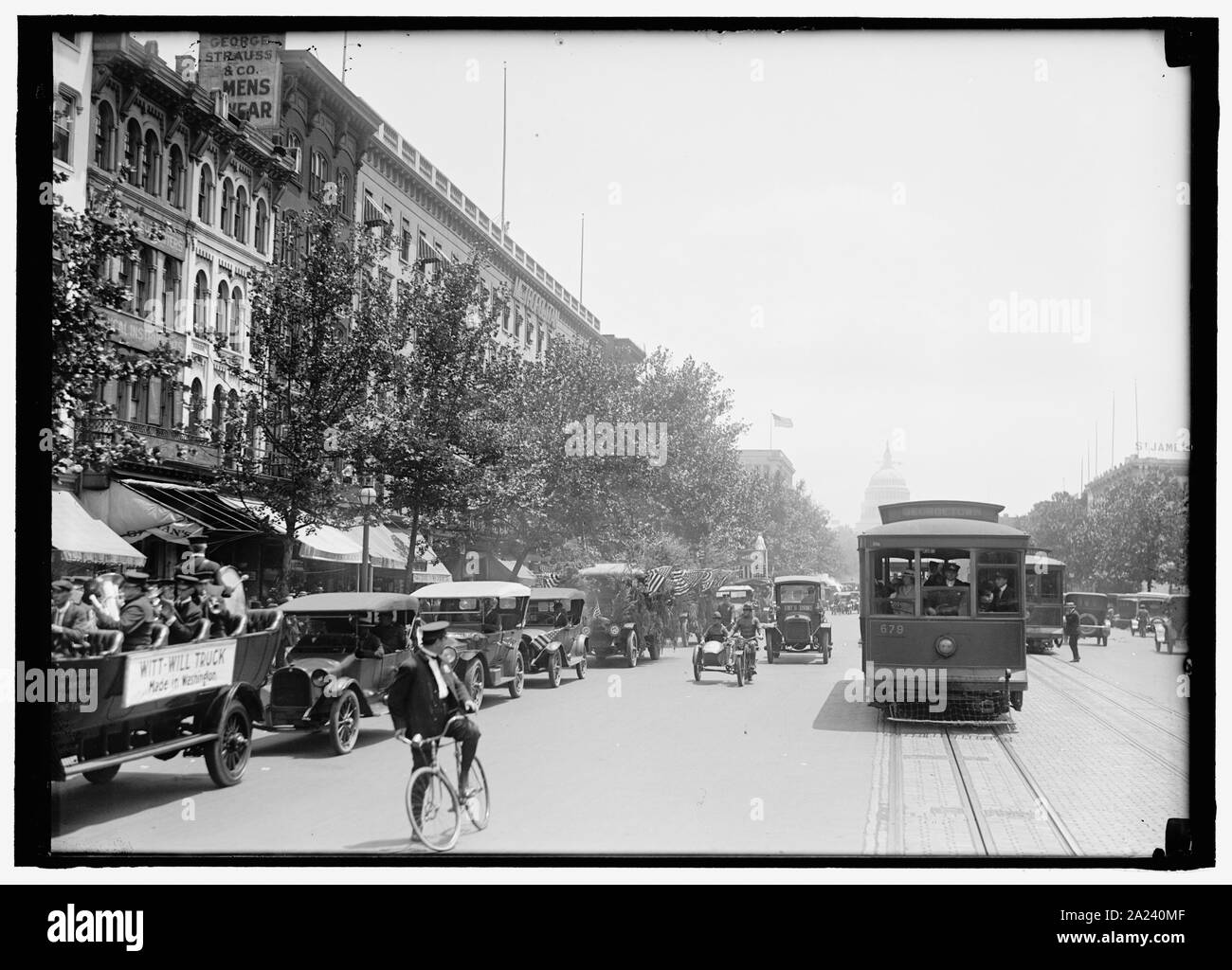 Street parades Black and White Stock Photos & Images - Alamy