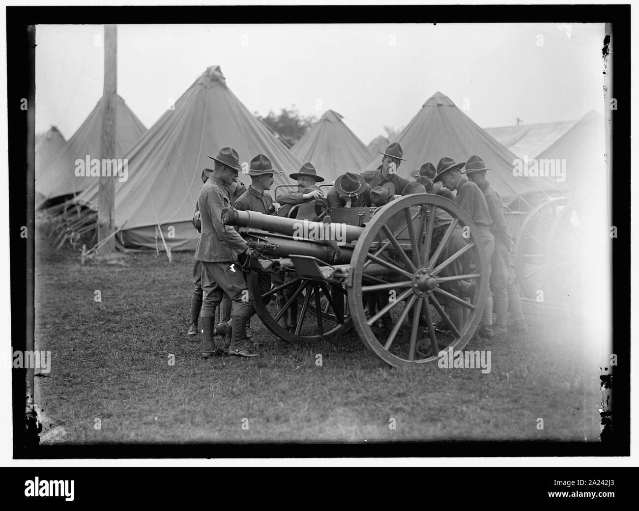 Artillery instruction camp hi-res stock photography and images - Alamy
