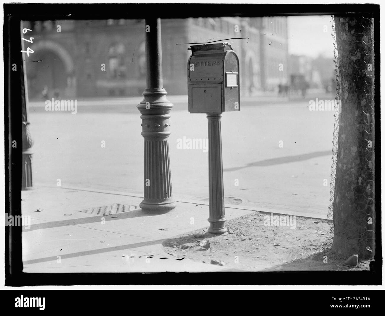 S box Black and White Stock Photos & Images - Alamy