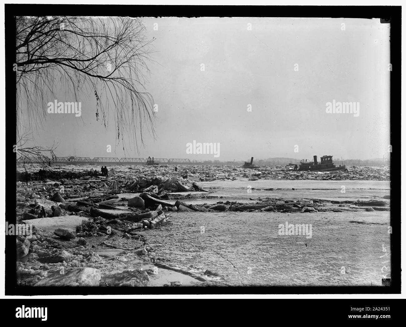 Ice at river Cut Out Stock Images & Pictures - Alamy