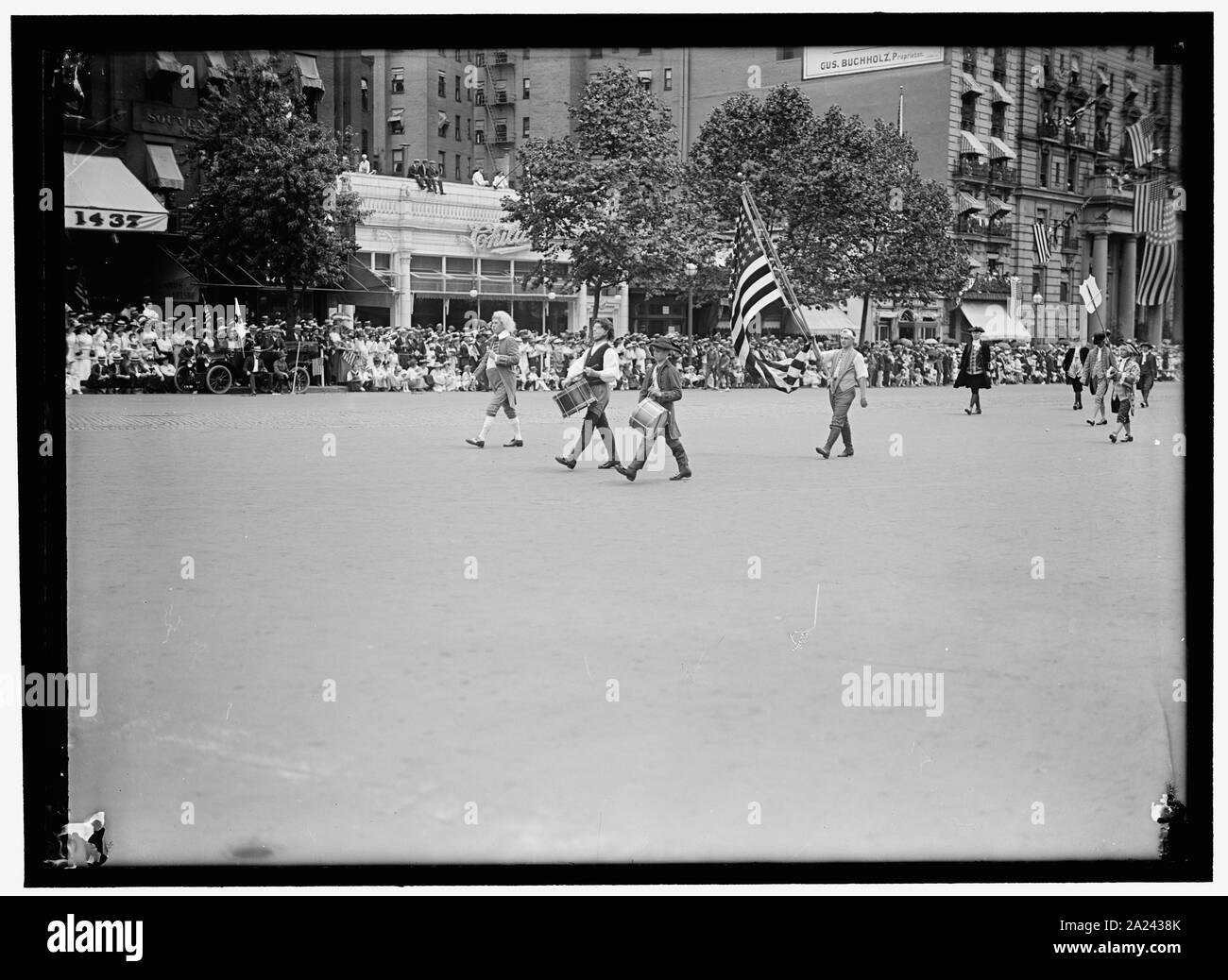 76 parade hi-res stock photography and images - Alamy