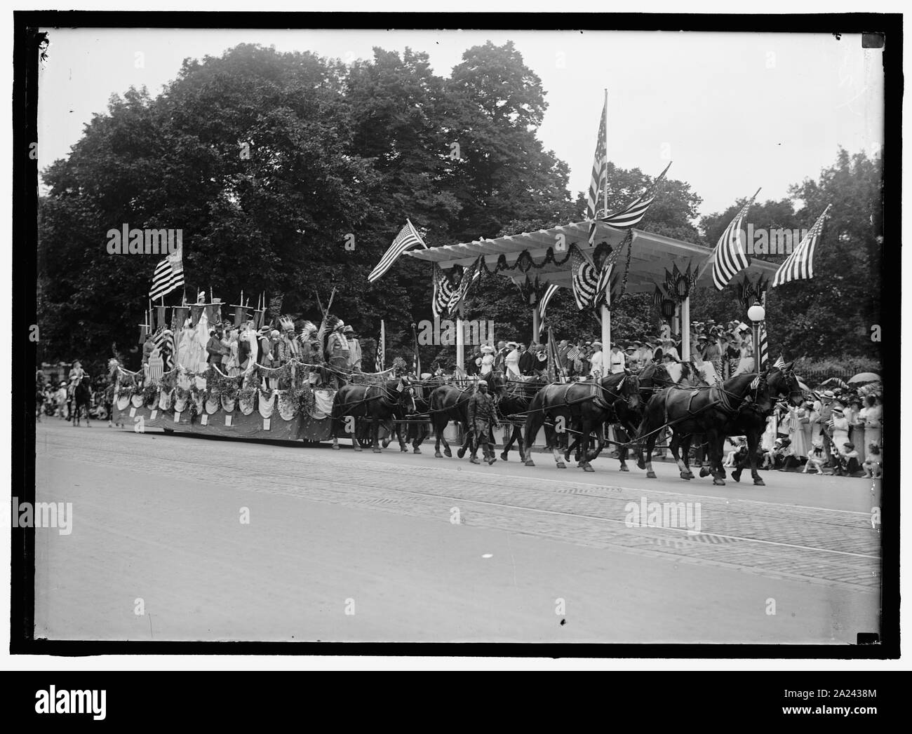 PREPAREDNESS PARADE. COLONIAL AND INDIAN FLOAT Stock Photo - Alamy