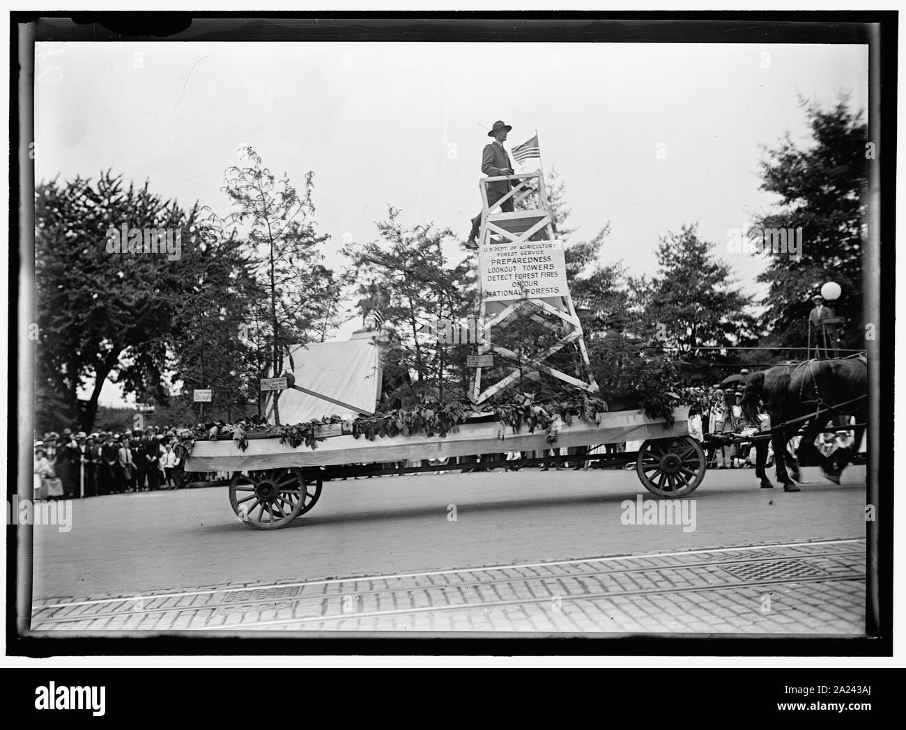PREPAREDNESS PARADE. FOREST SERVICE FLOAT Stock Photo - Alamy