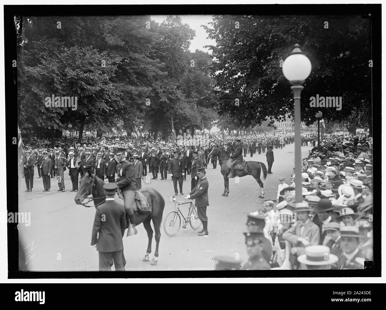 PREPAREDNESS PARADE. UNITS OF CIVILIANS IN PARADE Stock Photo - Alamy