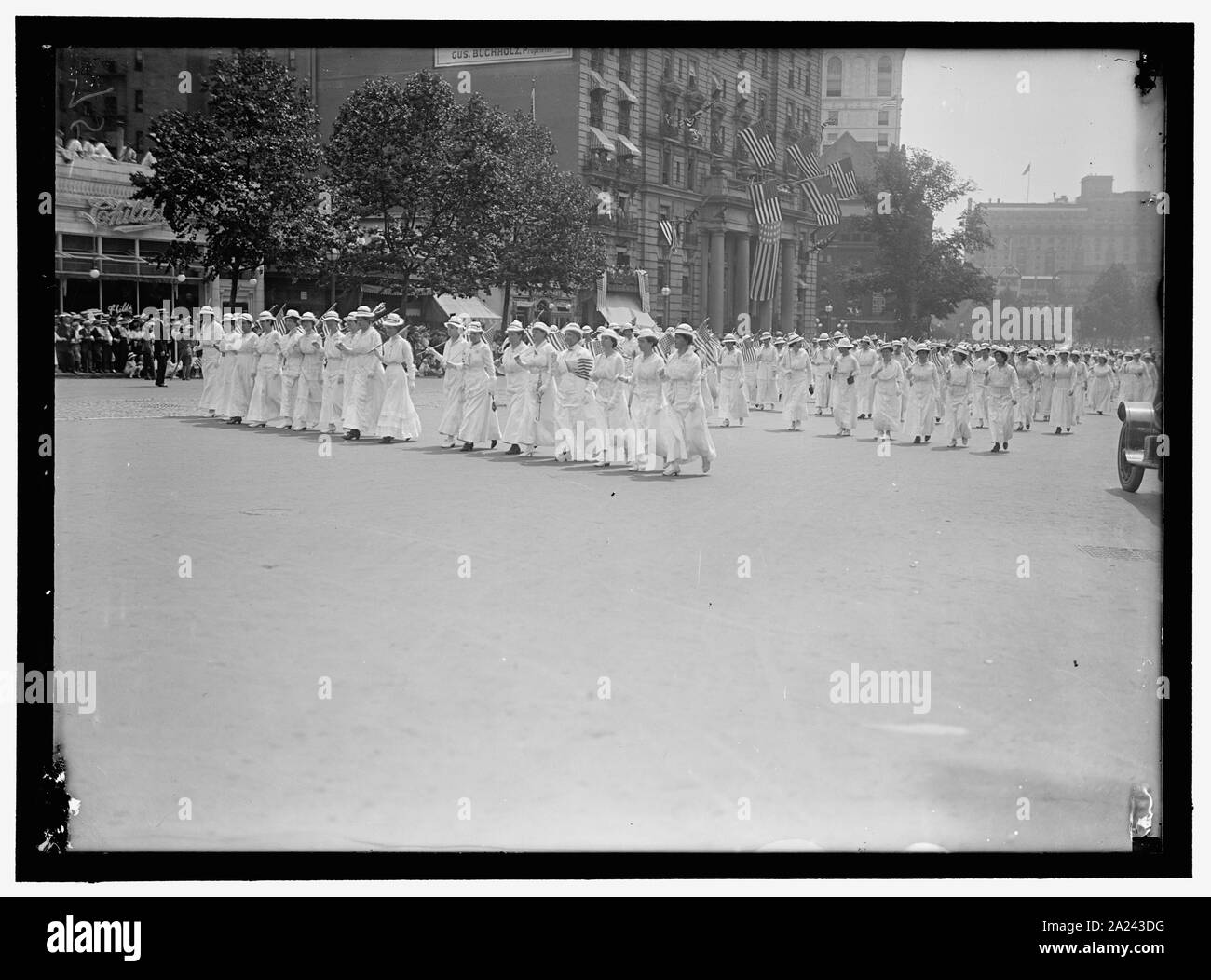 PREPAREDNESS PARADE. UNITS OF WOMEN IN PARADE Stock Photo - Alamy