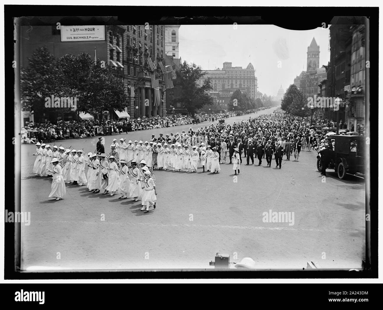 PREPAREDNESS PARADE. UNITS OF WOMEN IN PARADE Stock Photo - Alamy