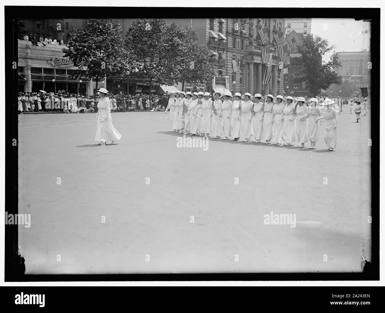 PREPAREDNESS PARADE: UNITS OF WOMEN IN PARADE Stock Photo - Alamy