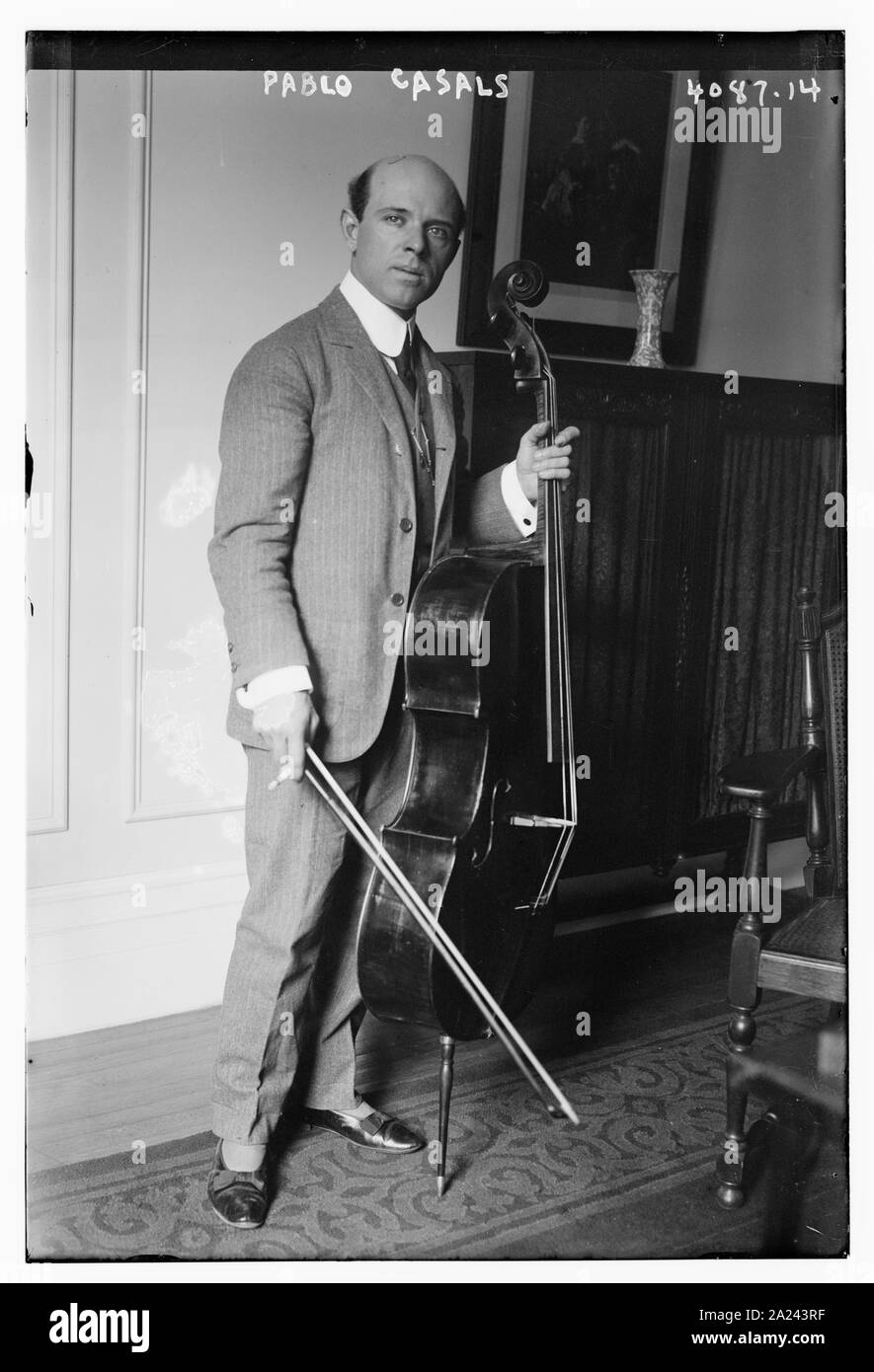 Pablo casals bach hi-res stock photography and images - Alamy