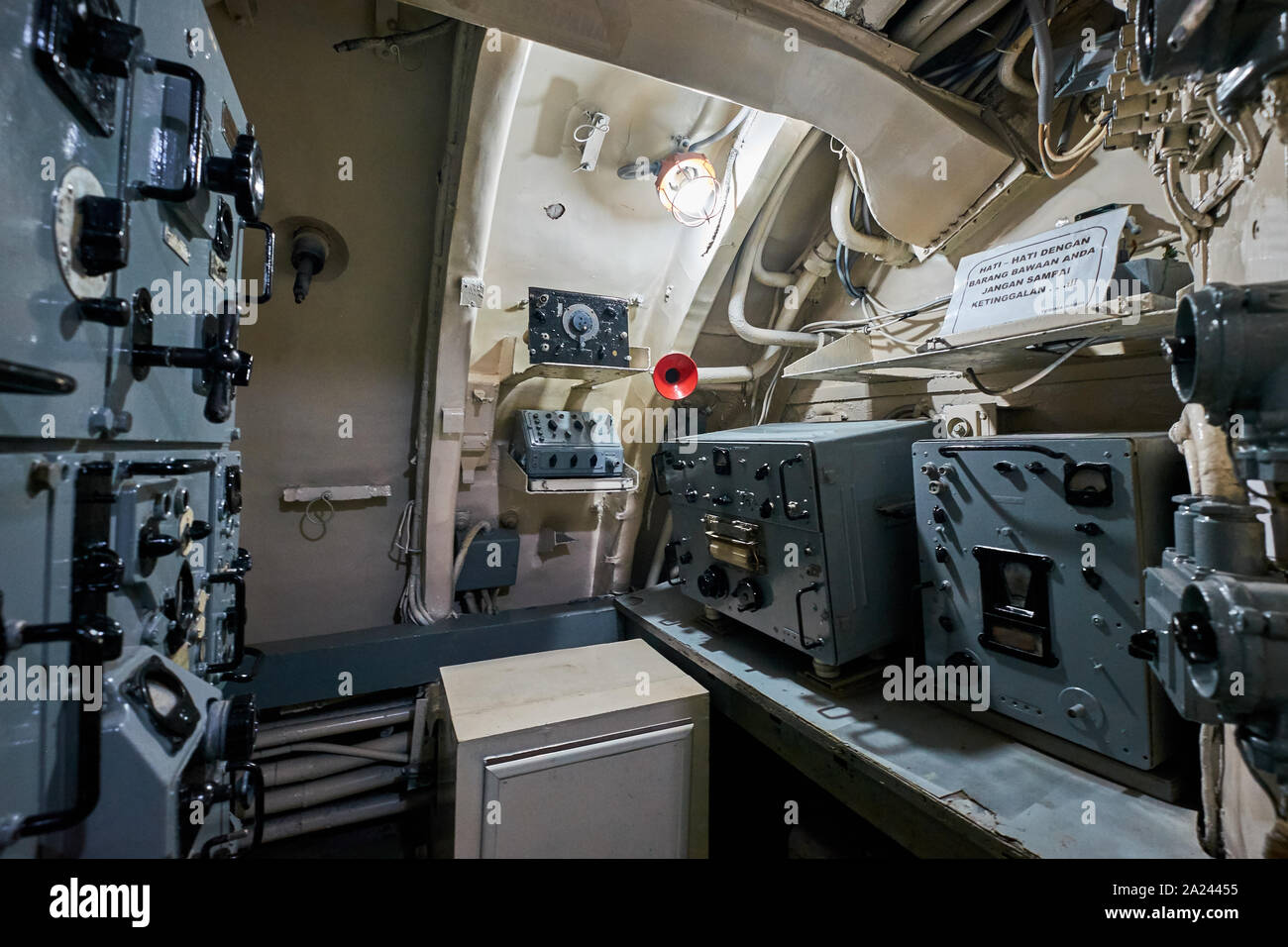 Submarine sonar hi-res stock photography and images - Alamy