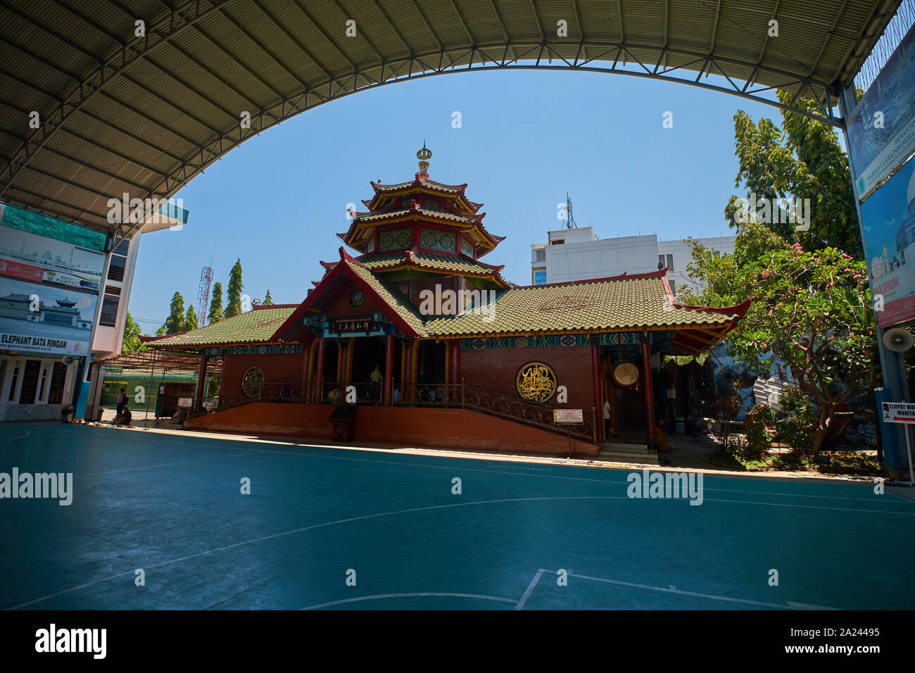 The Cheng Hoo Chinese mosque in Surabaya, Indonesia. The mosque is ...