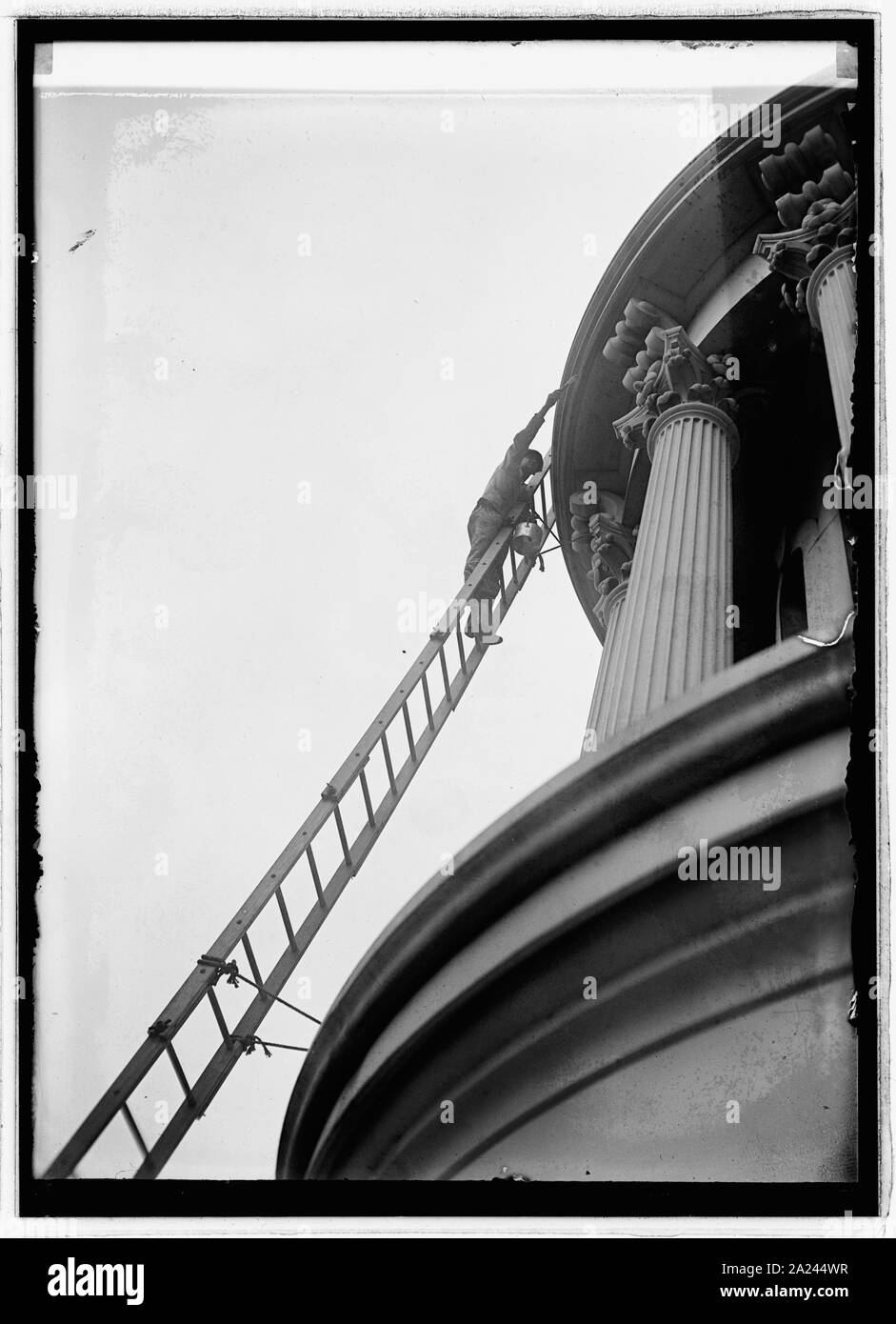 Painting Capitol dome, 8/26/22 Stock Photo - Alamy