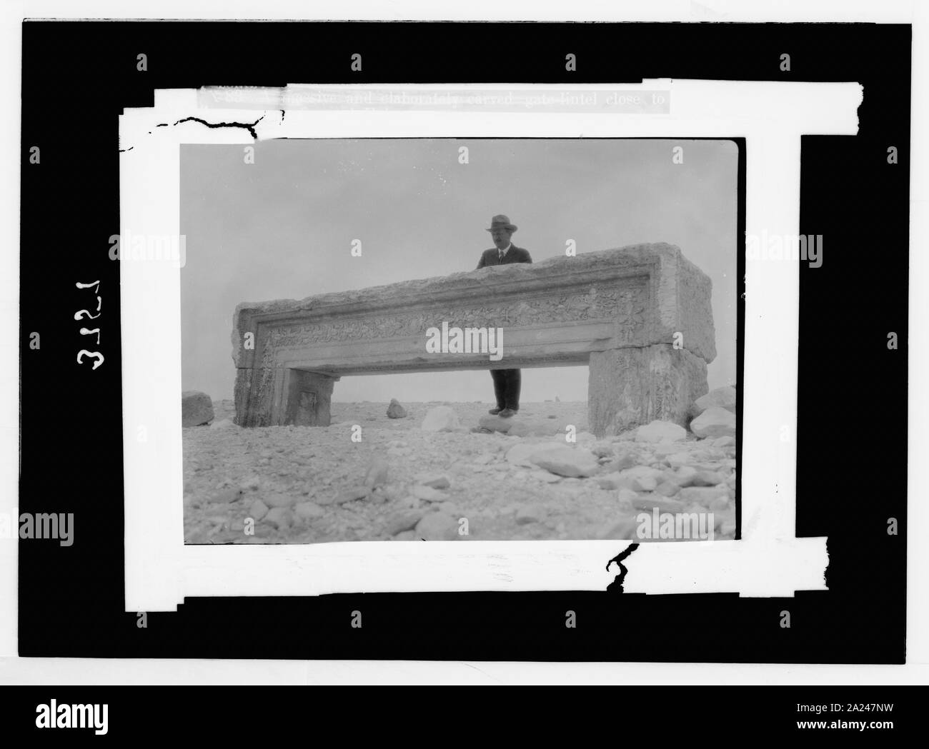 Palmyra. Desert. Qasr el Heir. Elaborately carved gate lintel Stock ...