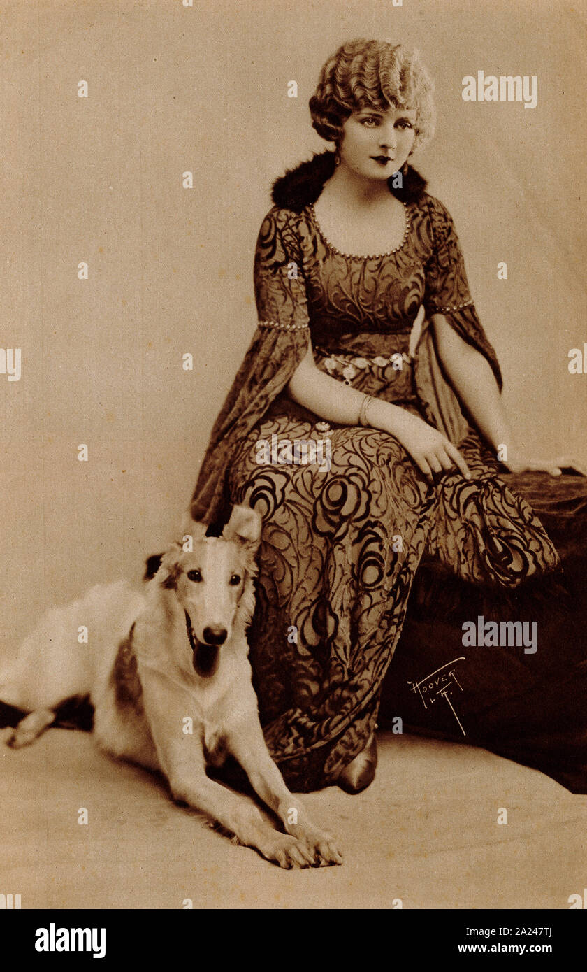 Studio portrait of Hollywood actress, Alice Terry, famous during the ...
