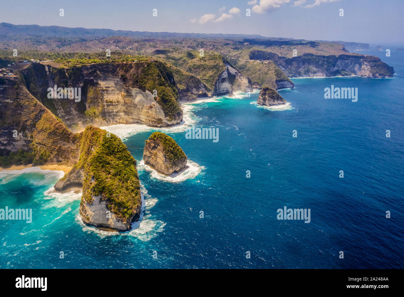 Aerial view of Manta Bay or Kelingking beach on Nusa Penida Island ...