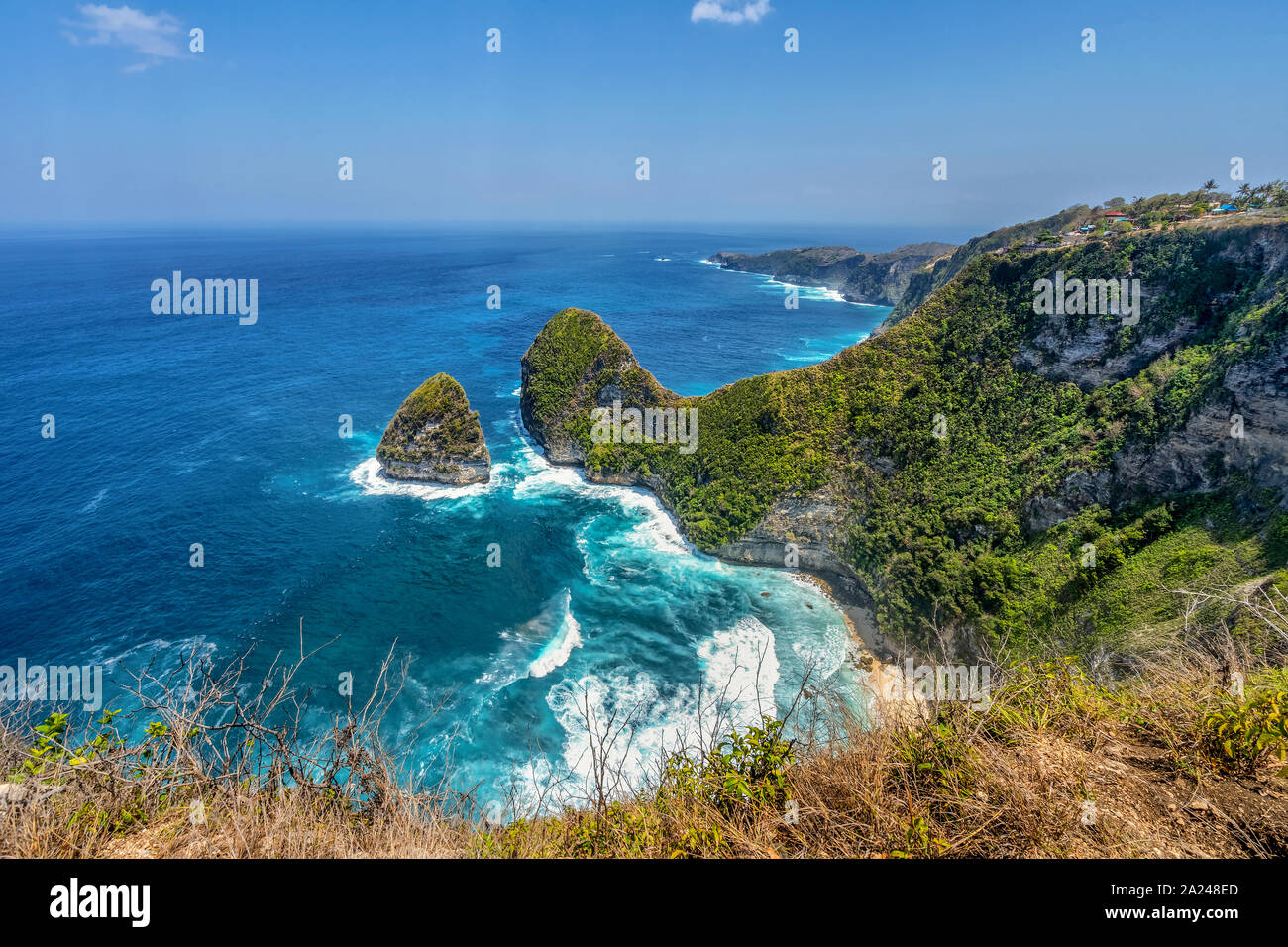 Aerial view of Manta Bay or Kelingking beach on Nusa Penida Island ...