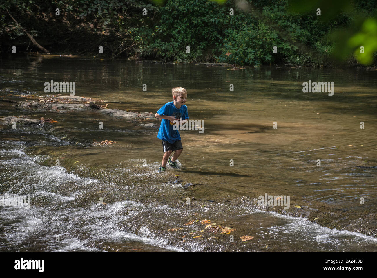 Kids splashing in creek hi-res stock photography and images - Alamy