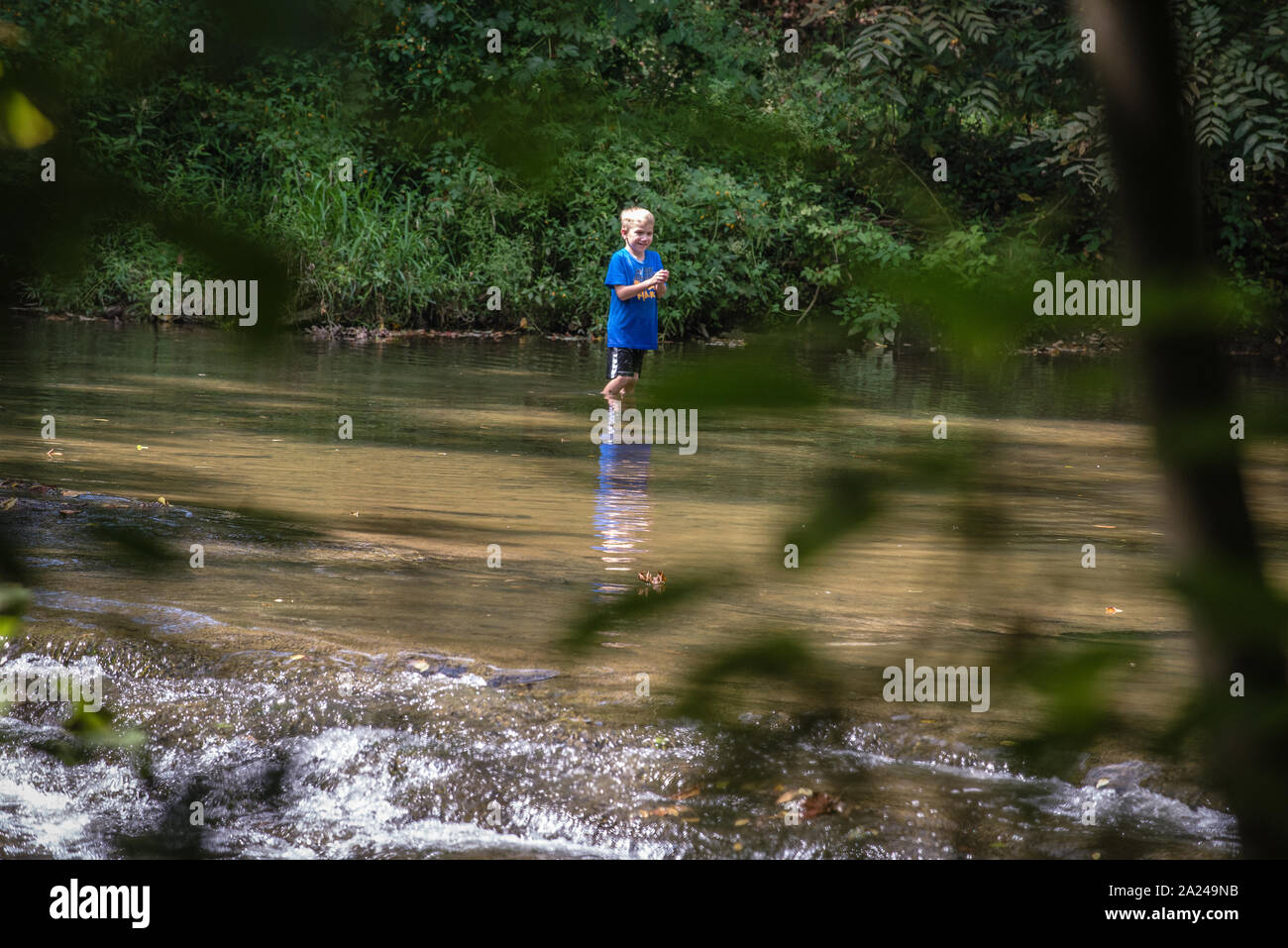 Kids splashing in creek hi-res stock photography and images - Alamy