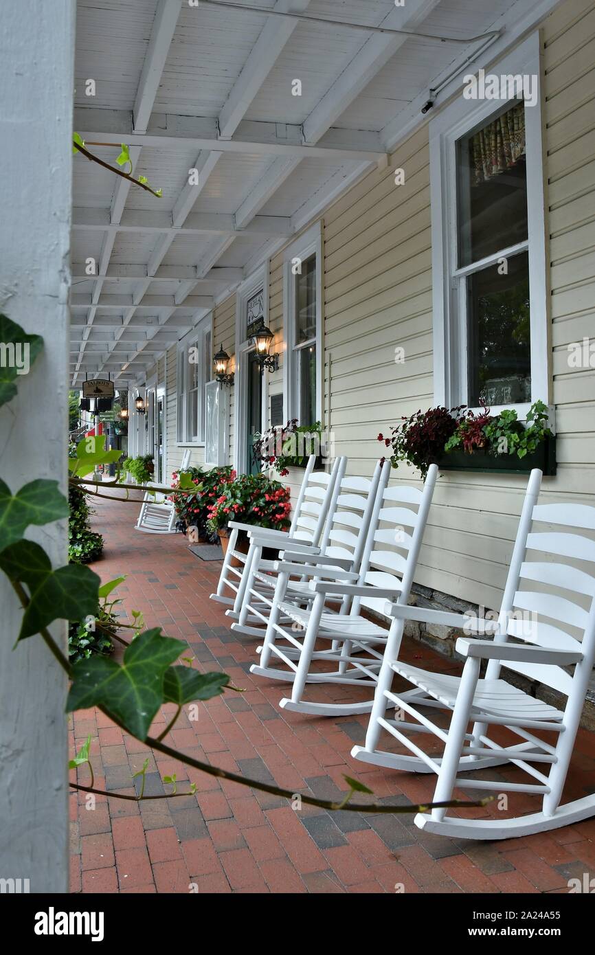 Southern front porch Stock Photo - Alamy