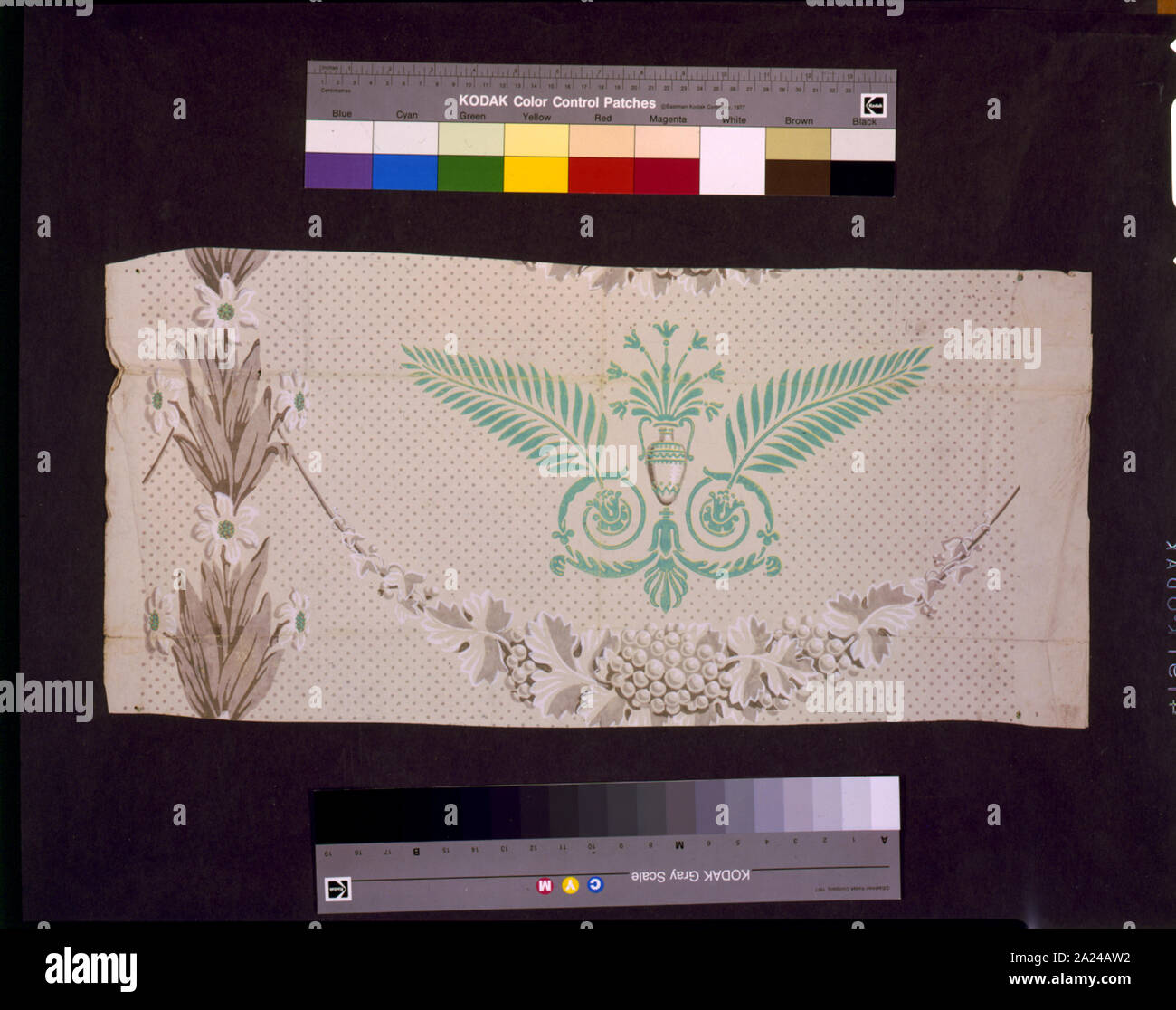 Hanging features hi-res stock photography and images - Alamy