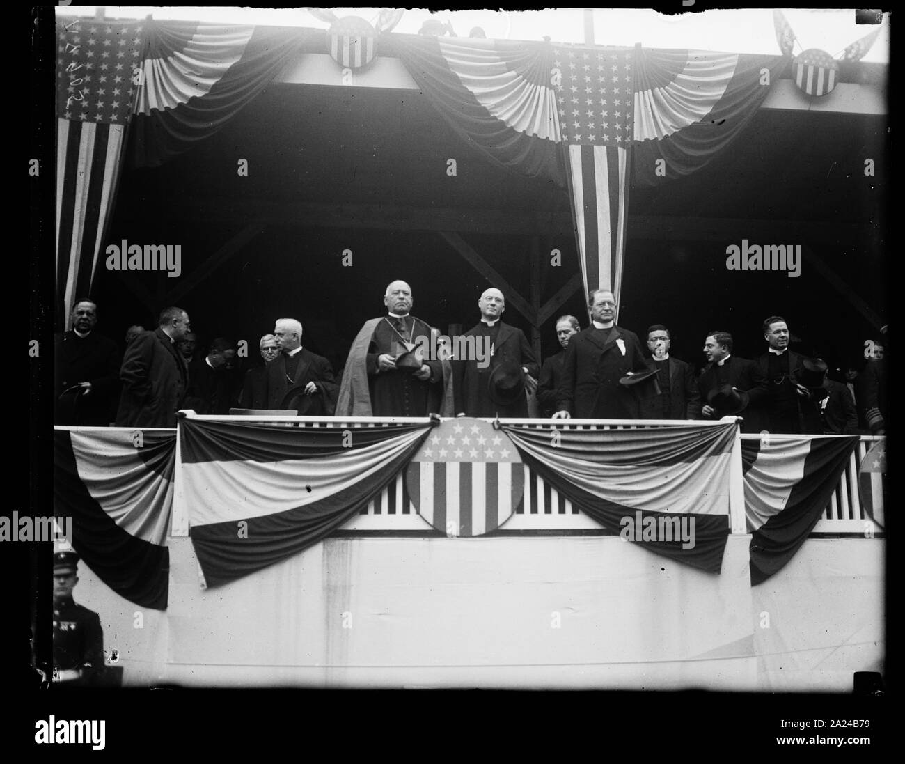 Parade viewing Black and White Stock Photos & Images - Alamy