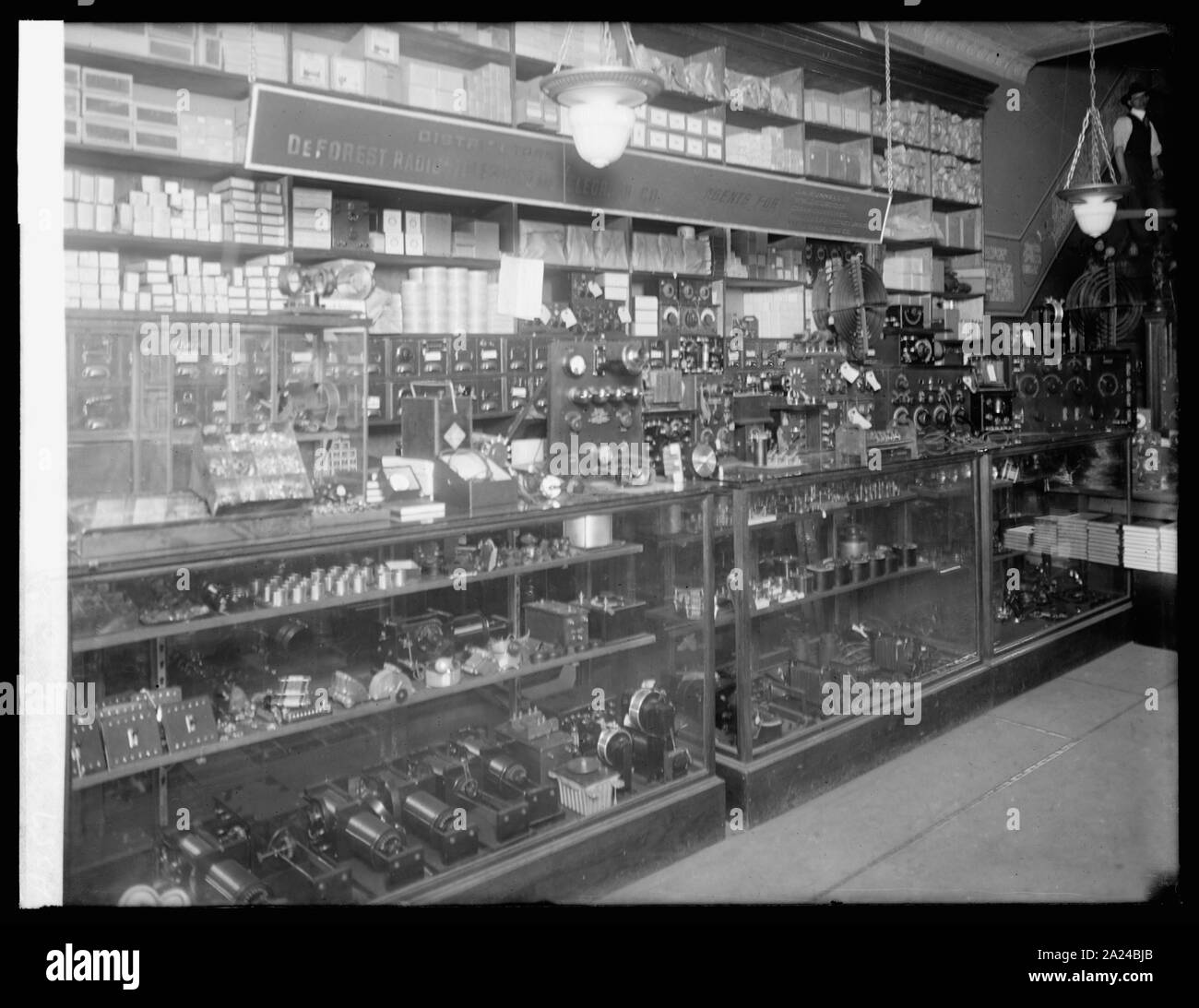 Interior radio hi-res stock photography and images - Alamy