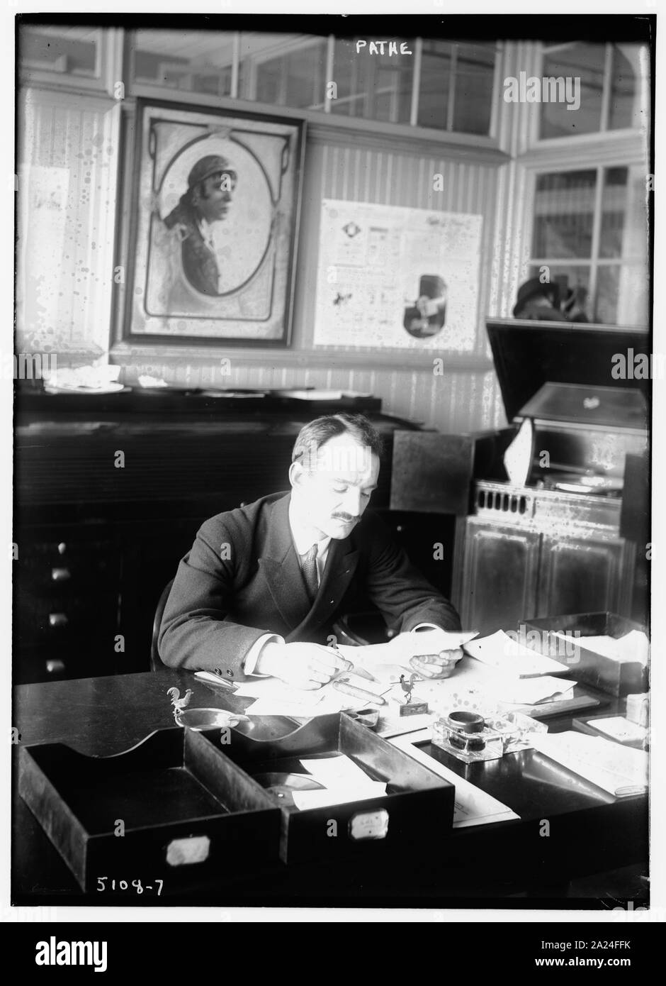 Pathe hi-res stock photography and images - Alamy