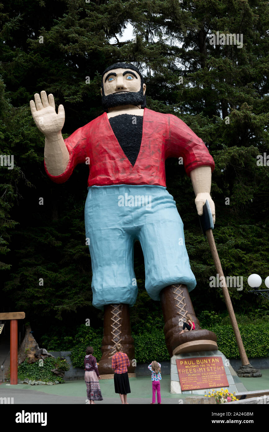 Paul Bunyan the California Trees of Mystery site in Klamath, California ...