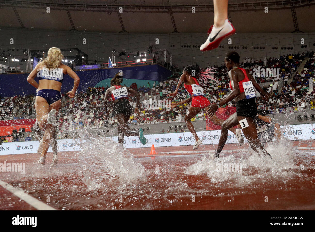 Doha, Qatar. 30th Sep, 2019. Athletes compete during the women's 3000 ...