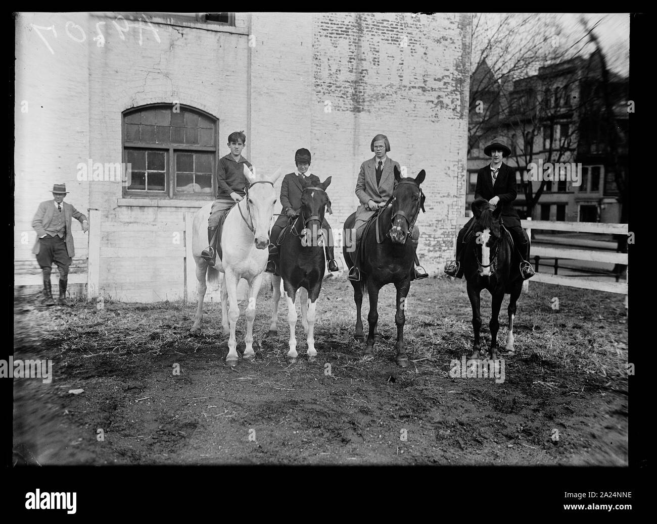 People animals Black and White Stock Photos & Images - Alamy