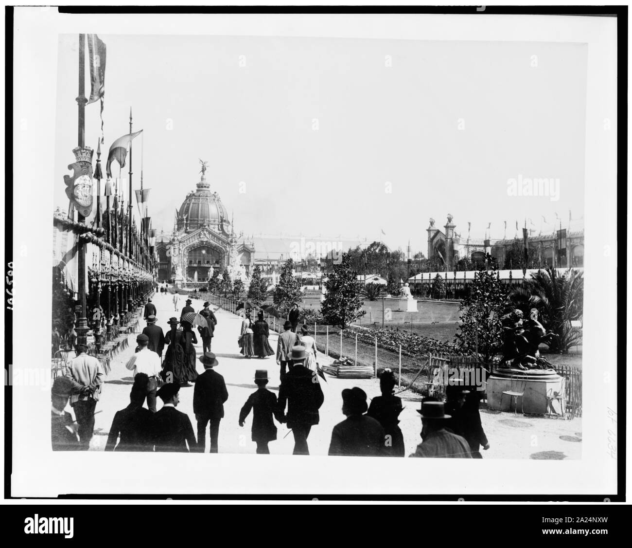 People strolling along parterre, with the Central Dome in the ...